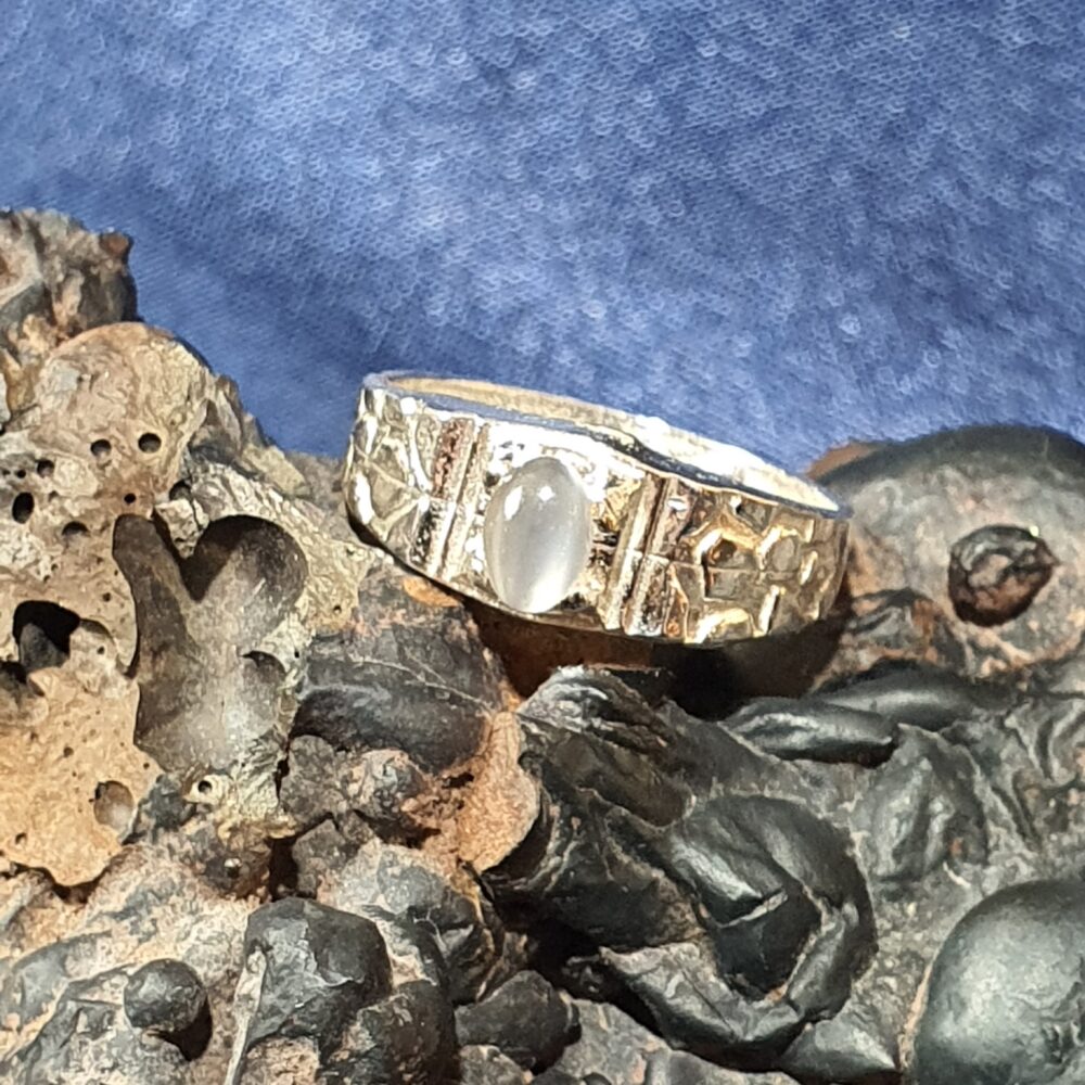 Ceylon Cats Eye Moonstone 1 Carats - Phra Pirab Occult Specialist